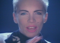 Sisters Are Doin' It for Themselves (Official Video)／Eurythmics & Annie ...
